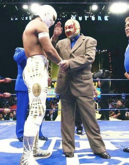 Fray Tormenta, el sacerdote luchador, abre un autolavado para enfrentar ...